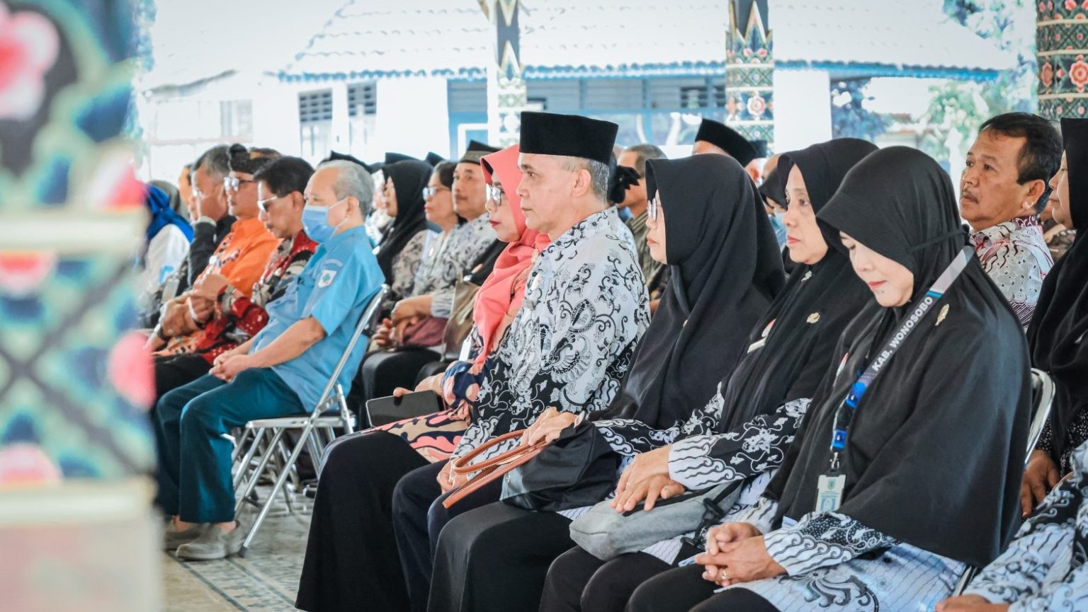 Penyerahan SK Pensiun Warnai Perayaan HUT KORPRI dan PGRI di Wonosobo ...